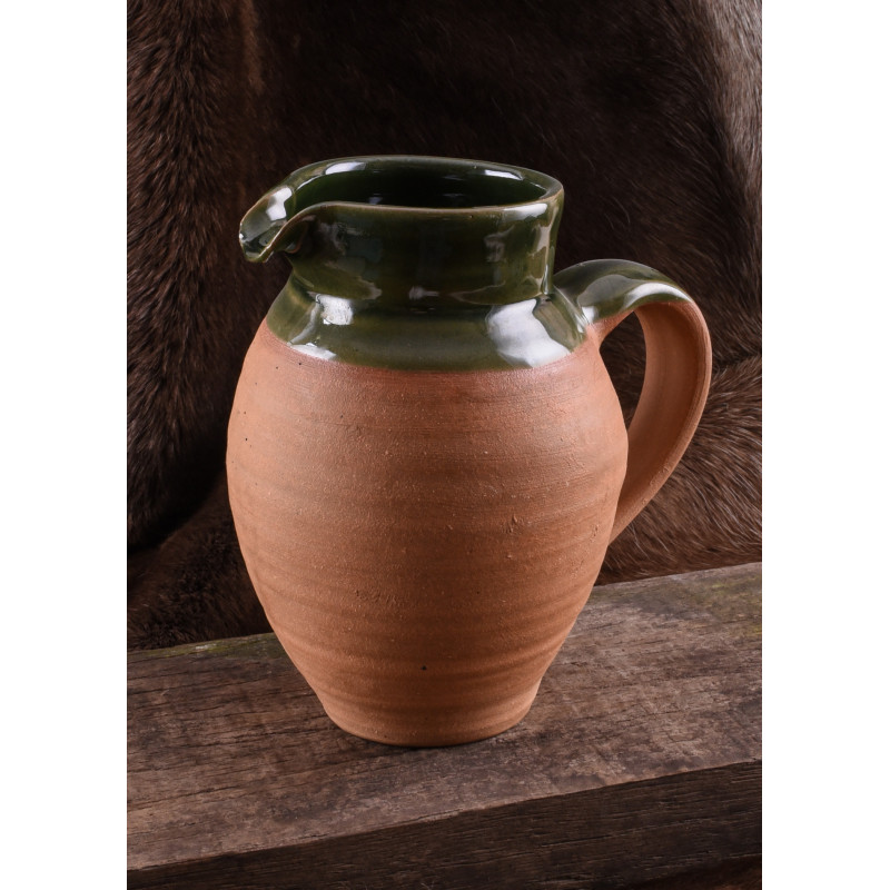 Cruche médiévale en céramique