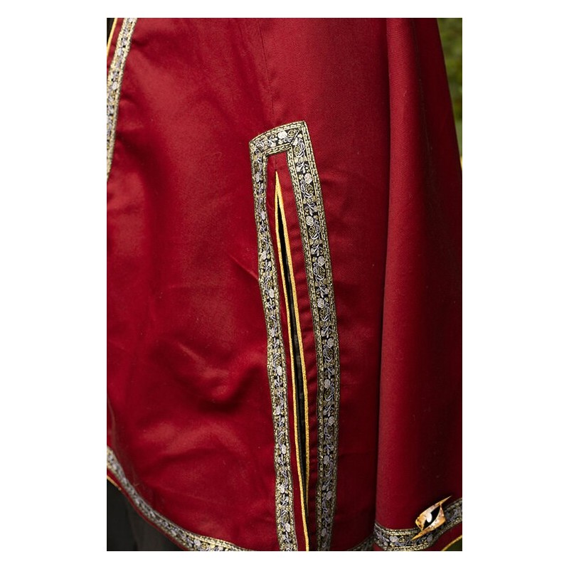 Ferraiolo spagnolo, mantello corto di origine militare