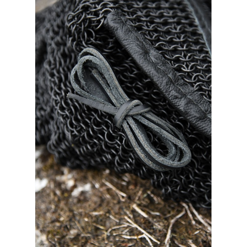 Cuffia di cotta di maglia medievale.