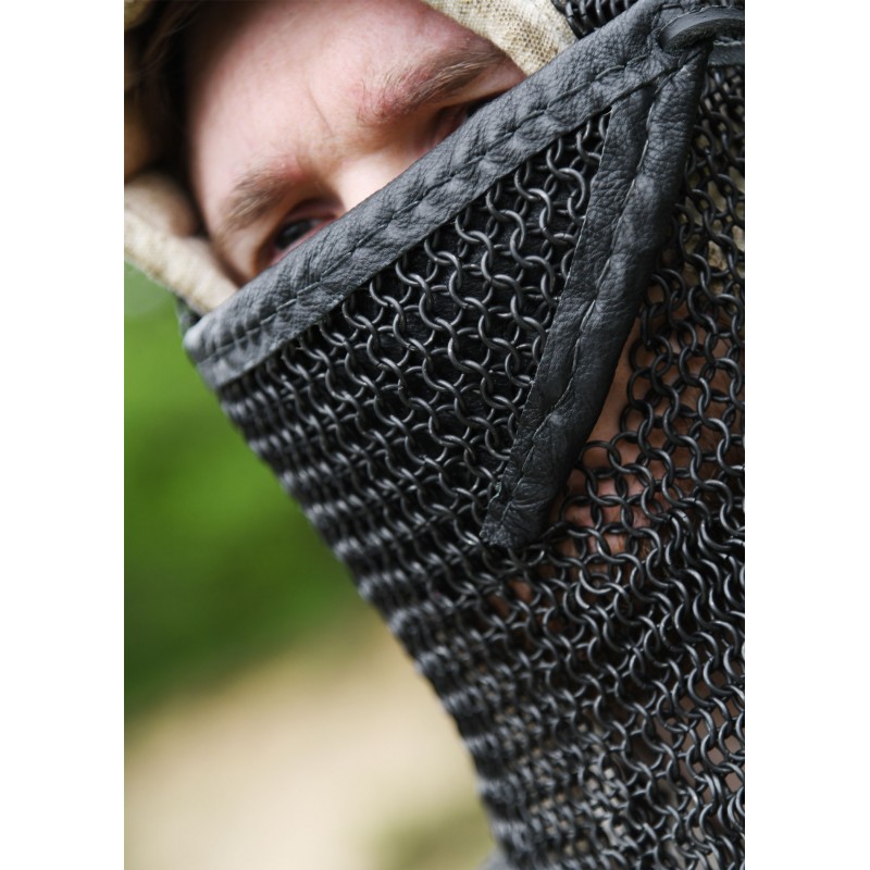 Cuffia di cotta di maglia medievale.