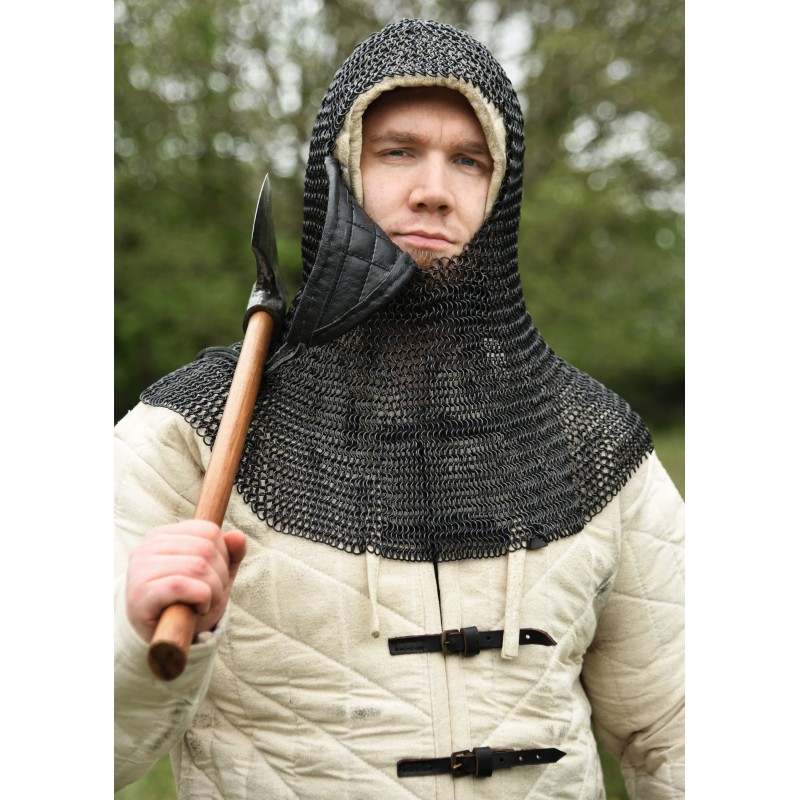 Cuffia di cotta di maglia medievale.