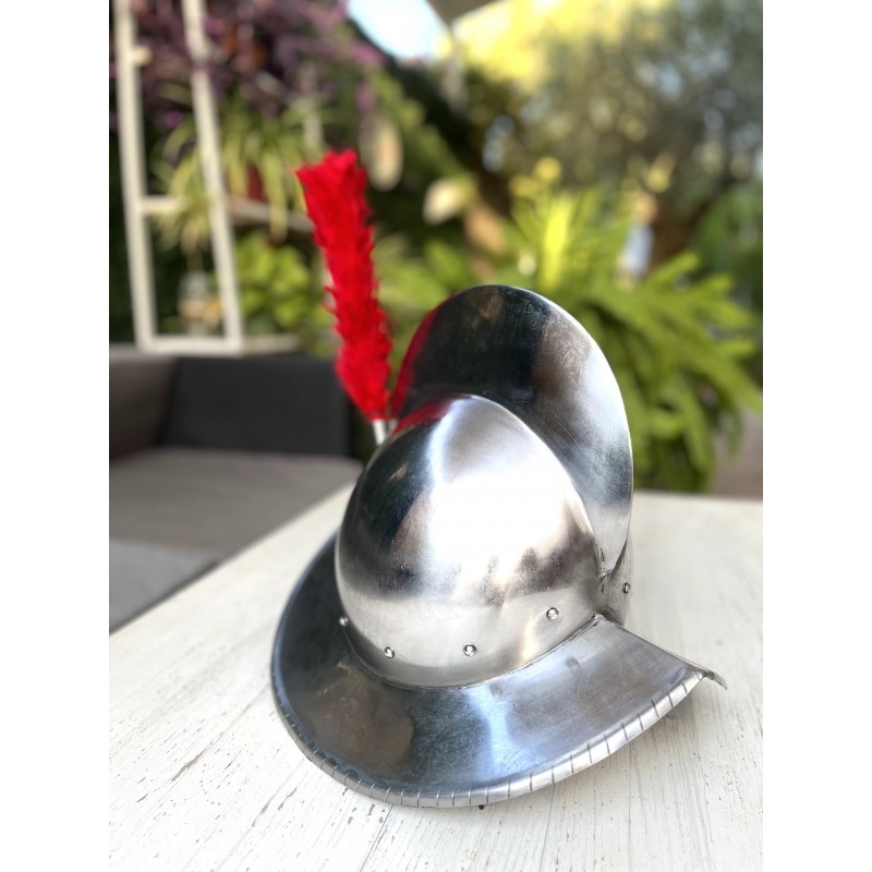 Morrion español con penacho incorporado